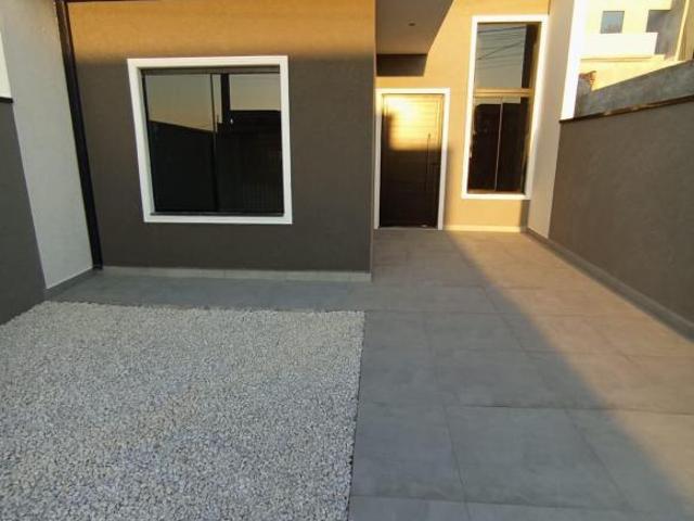 Casa à venda 3 quartos com suíte | Pé direito alto e espaço gourmet