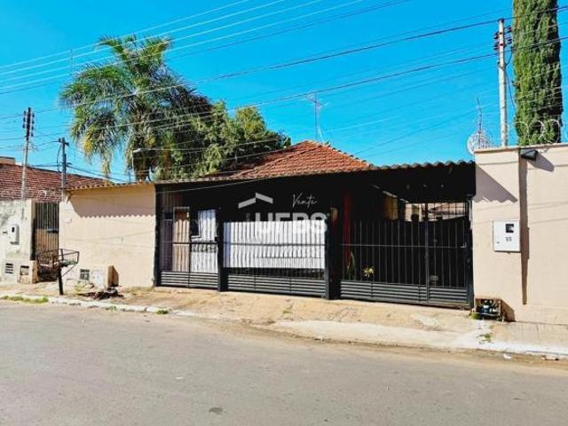 Casa à venda 3 quartos | lote 420m2 | constução 210m2 | Bairro Central Goiânia