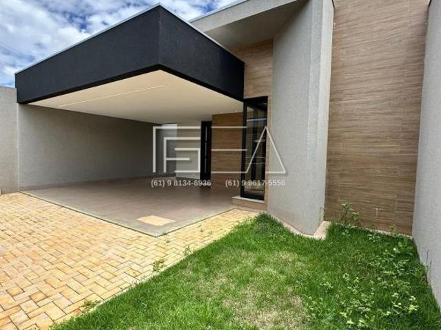 Casa à Venda: 3 Quartos, Suíte com Closet – Conforto e Elegância para Você!