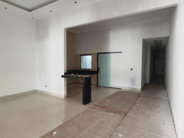 Casa à Venda 3 quartos, sendo 1 suíte no Jardim Novo Mundo em Goiânia GO. Na região Leste