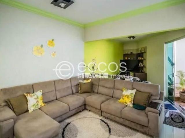 Casa à venda, 3 quartos, 1 suíte, 3 vagas, Residencial Gramado Uberlândia/MG