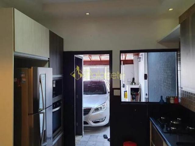 Casa à venda 3 Quartos, 1 Suite, 2 Vagas, 144M², Vista Alegre, Taubaté SP