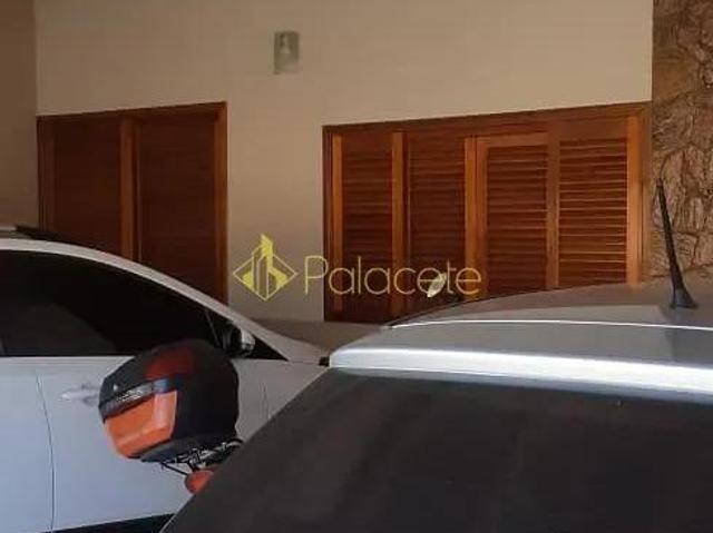 Casa à venda 3 Quartos, 1 Suite, 2 Vagas, 250M², Vila Rica, Pindamonhangaba SP