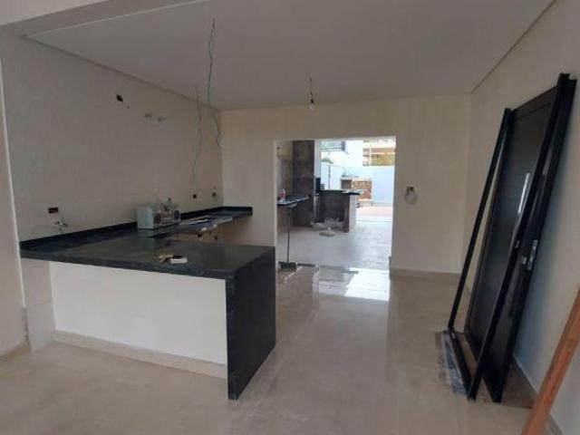 Casa à venda 3 Quartos, 1 Suite, 2 Vagas, 300M², Parque São Cristóvão, Taubaté SP