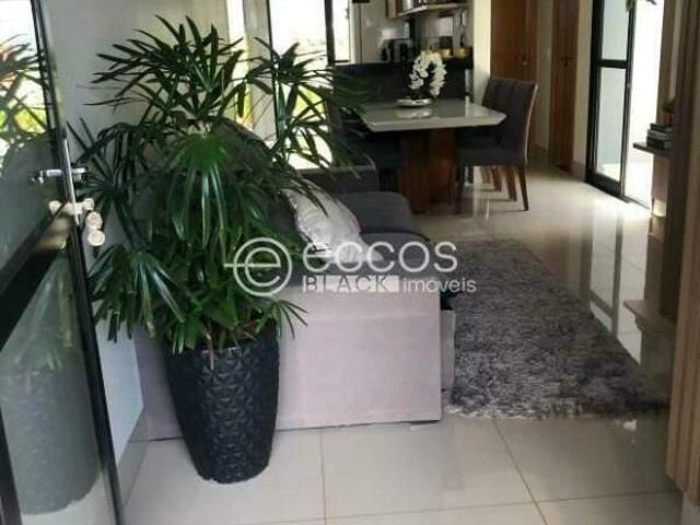 Casa à venda, 3 quartos, 1 suíte, 2 vagas, Novo Mundo Uberlândia/MG