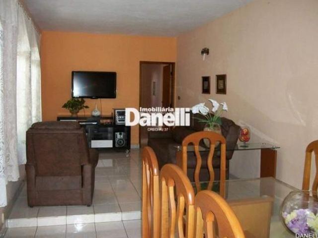 Casa à venda, 3 quartos, 1 suíte, 2 vagas, Parque Santo Antônio Taubaté/SP