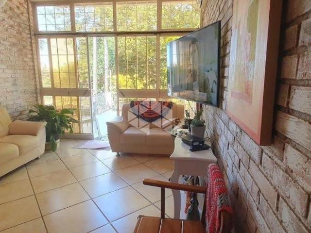 Casa á venda 3 quartos 1 suíte 2 garagens bairro jardim Lindóia