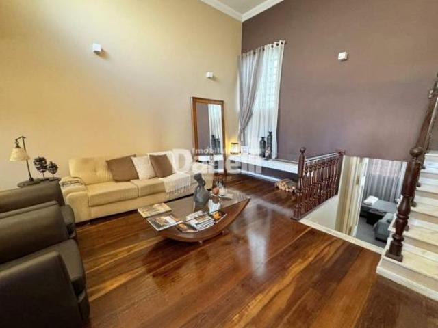 Casa à venda, 3 quartos, 1 suíte, 4 vagas, Campos Elíseos Taubaté/SP