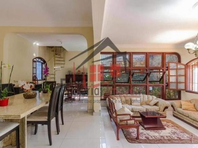 Casa à venda – 3 quartos, 1 suíte, 4 vagas – Castelo, Belo Horizonte/MG