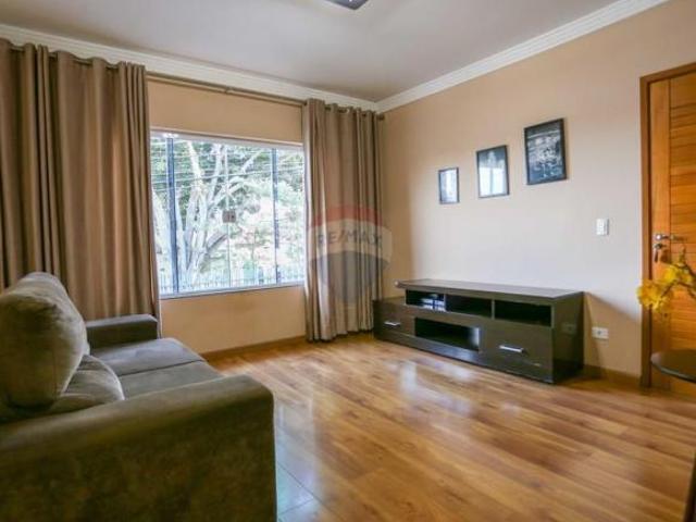 Casa à venda 3 quartos 1 suíte, 4 vagas, espaço gourmet com churrasqueira, 142 m² área construída