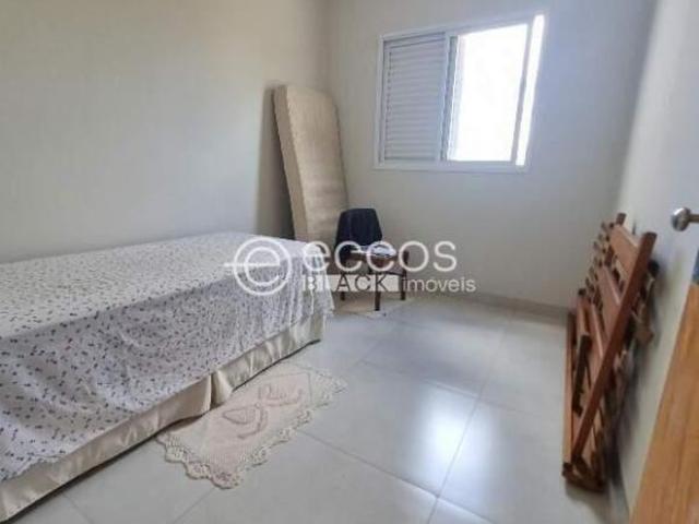 Casa à venda, 3 quartos, 1 suíte, 4 vagas, Novo Mundo Uberlândia/MG
