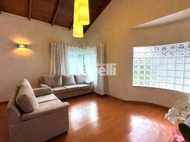 Casa em Condomínio à venda, 3 quartos, 1 suíte, 4 vagas, Parque São Cristovão Taubaté/SP