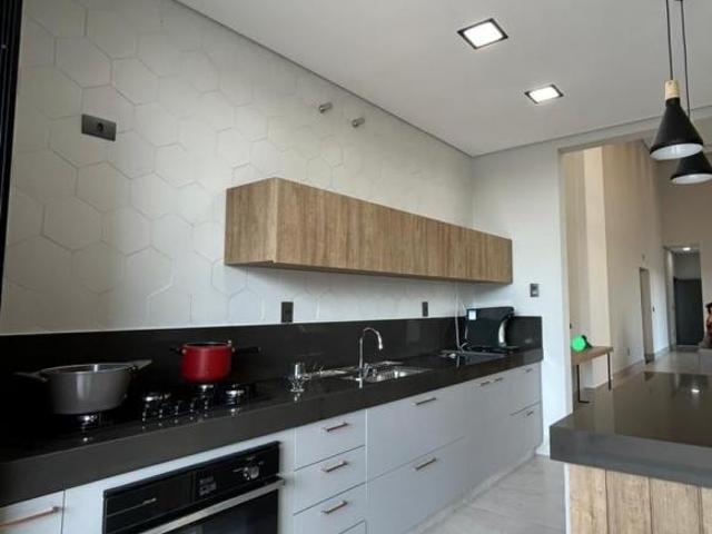 Casa à venda 3 Quartos, 1 Suite, 6 Vagas, 480M², Mombaça, Pindamonhangaba SP | Condominio Village