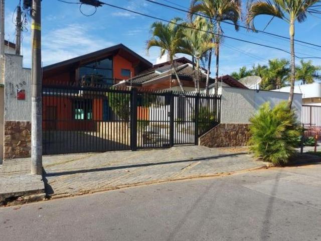Casa à venda 3 Quartos, 1 Suite, 6 Vagas, 570M², Jardim das Nações, Taubaté SP