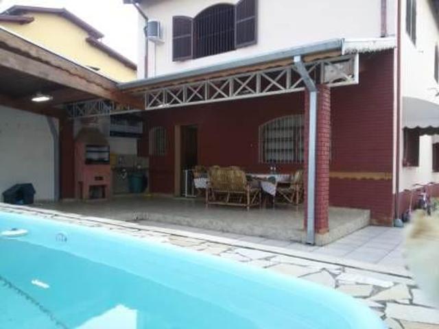 Casa à venda 3 Quartos, 1 Suite, 6 Vagas, 300M², Parque São Domingos, Pindamonhangaba SP
