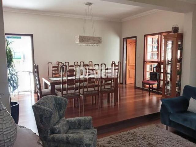 Casa à venda, 3 quartos, 1 suíte, 6 vagas, Jardim das Nações Taubaté/SP