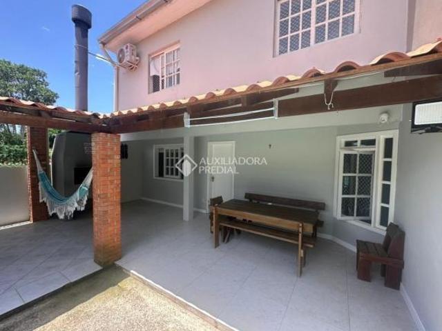 Casa à venda 3 quartos 2 suítes, piscina, churrasqueira, 3 vagas, no bairro Hípica