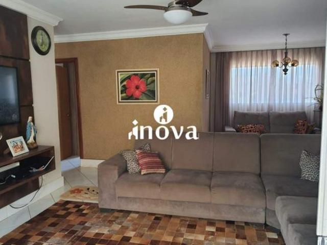 Casa à venda, 3 quartos, 2 suítes, 2 vagas, Irmãos Soares Uberaba/MG