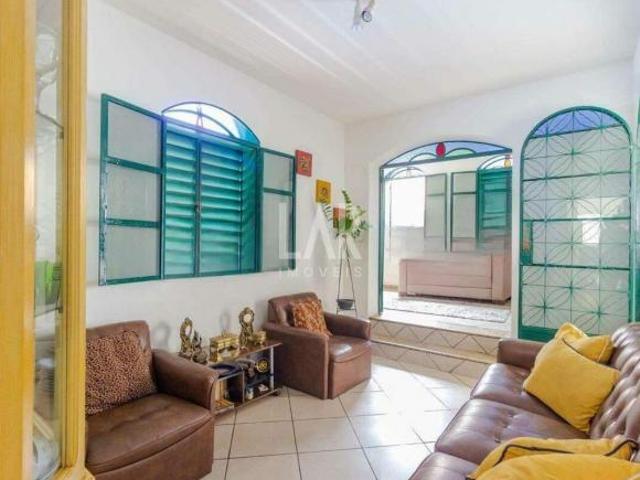 Casa à venda, 3 quartos, 2 vagas, Sagrada Família Belo Horizonte/MG
