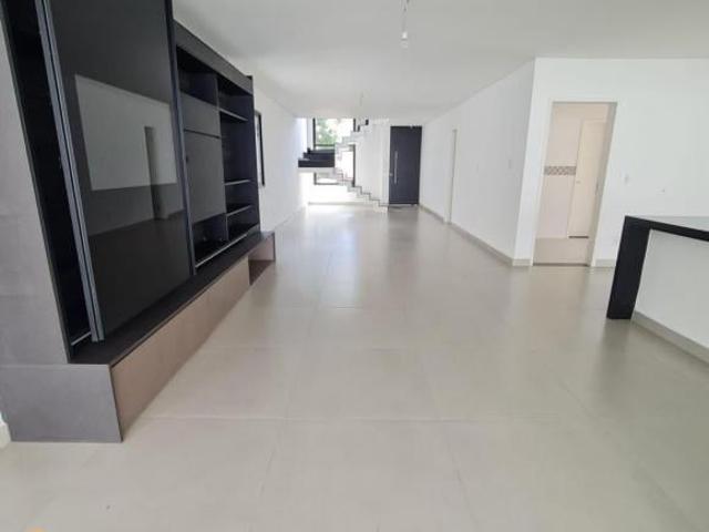 Casa à venda 3 Quartos, 3 Suites, 2 Vagas, 330M², Taubaté Village, Taubaté SP | Condominio Taubaté