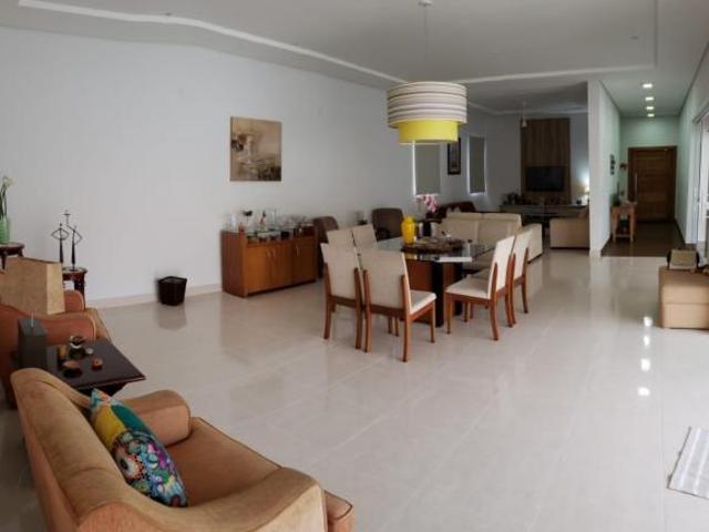 Casa à venda 3 Quartos, 3 Suites, 4 Vagas, 700M², Socorro, Pindamonhangaba SP | COLONIAL VILLAGE
