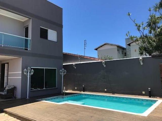 Casa à venda 3 Quartos, 3 Suites, 4 Vagas, Martim de Sá, Caraguatatuba SP