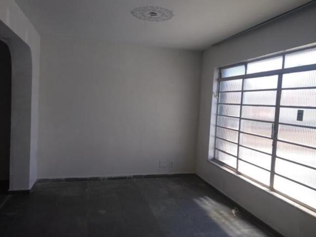 Casa à venda 3 Quartos, 3 Vagas, 130.98M², Centro, Taubaté SP