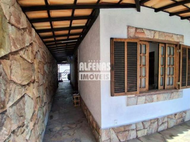 CASA A VENDA, 3 QUARTOS, 3 VAGAS, INCONFIDENTES, CONTAGEM/MG