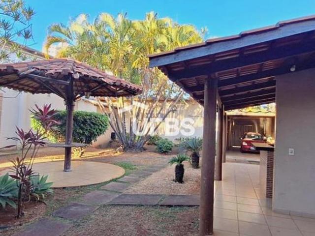 Casa à venda – 3 quartos | 620,75m² | Setor Pedro Ludovico – Goiânia