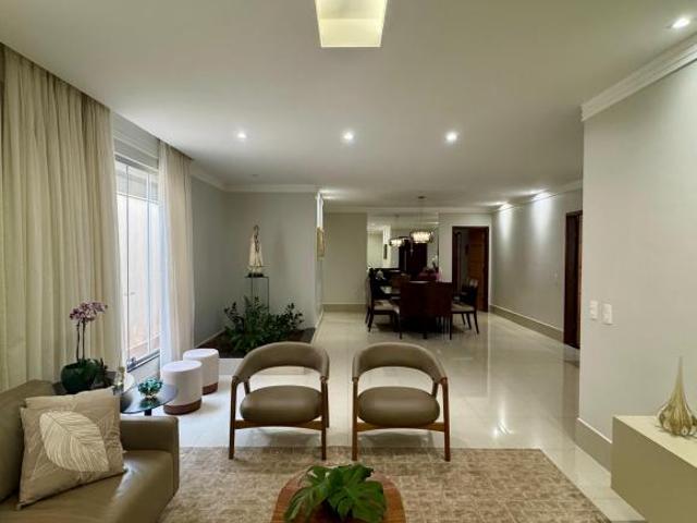Casa à Venda – 3 Suítes | 320 m² | Vicente Pires – Rua 10A
