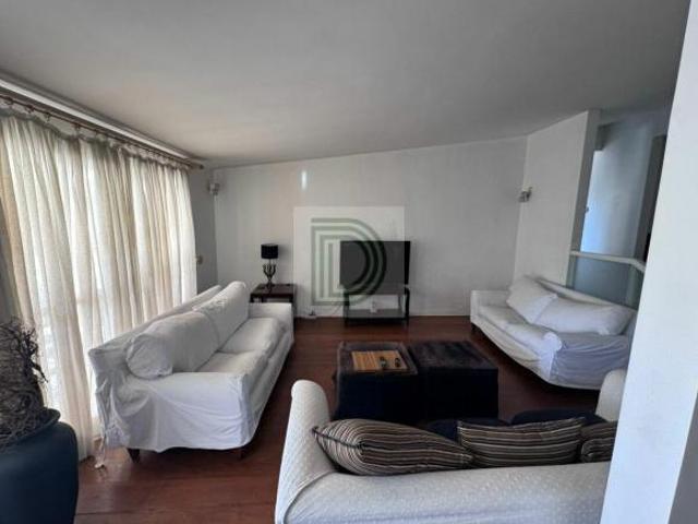 Casa à Venda 3 Suítes, Piscina e Quintal Amplo
