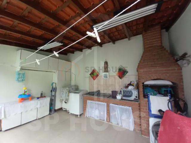 Casa à venda no Jardim Liviero com 2 quartos, 2 vagas, 140m², Jd. Santa Emilia