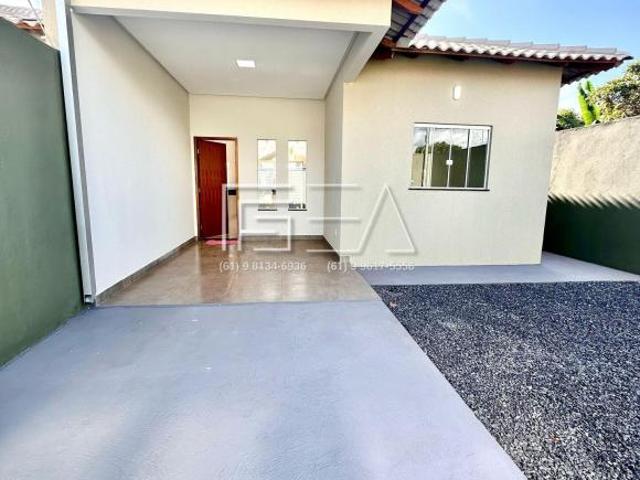CASA À VENDA 02 QUARTOS SENDO 01 SUÍTE COM QUINTAL AMPLO