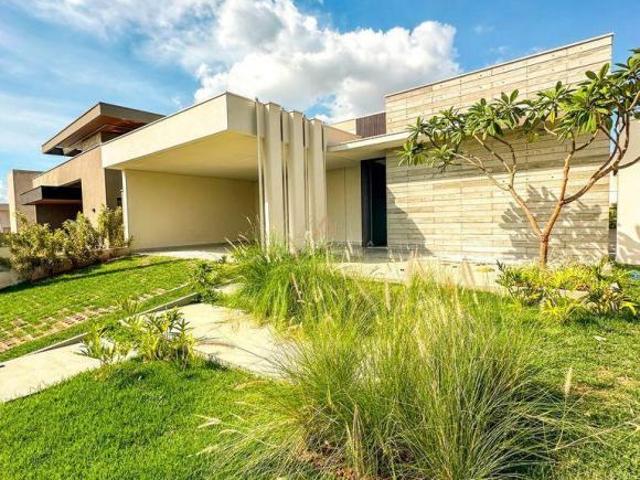 Casa à venda, 03 suítes, com piscina no condomínio Terra Vista