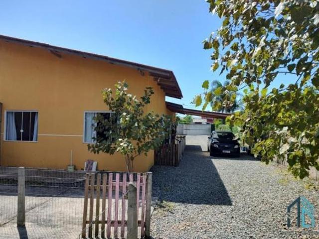 Casa a venda 03 quartos c/suíte, bem localizada em Guaratuba PR