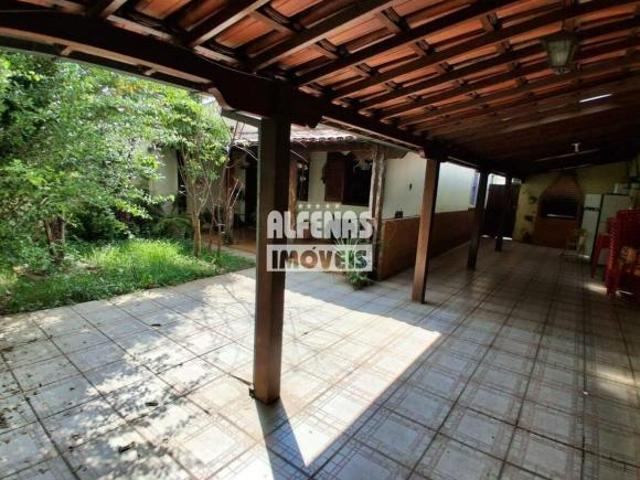 CASA A VENDA, 04 QUARTOS, 01 SUÍTE, 04 VAGAS, COM HABITE SE, BAIRRO JK EM CONTAGEM / MG