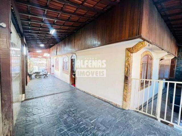 Casa á Venda, 04 Quartos no Conj. Água branca