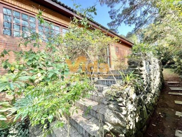Casa á venda 05 quartos em Vila Santo Antônio Cotia