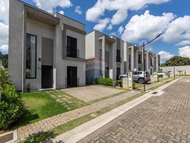 Casa à venda, 144,50m² Villaggio Maranello, Vinhedo SP. 3 Dormitórios e 4 Banheiros