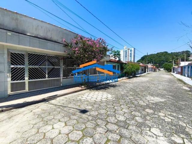 Casa à Venda 200m² com 6 Quartos, 6 banheiros, 3 vagas Mongaguá
