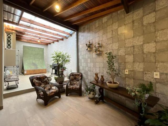 Casa à Venda | 225 m² | 3 dormitórios 1 suíte | 4 vagas no Centro Barueri/SP!