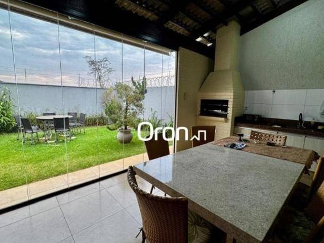 Casa com 3 dormitórios à venda, 236 m² por R$ 950.000,00 Setor Faiçalville Goiânia/GO