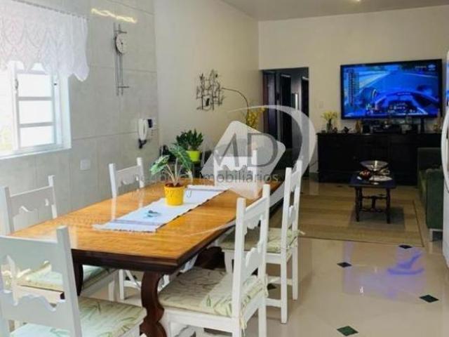 Casa à venda, 260m 3 dormitórios 2 banheiros 3 vagas, jardim, terraço e quintal, espaço para constru