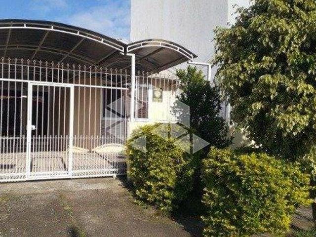 Casa a venda 2 dormitórios, 01 banheiro, garagem coberto, churrasqueira, pátio na frente e fundos