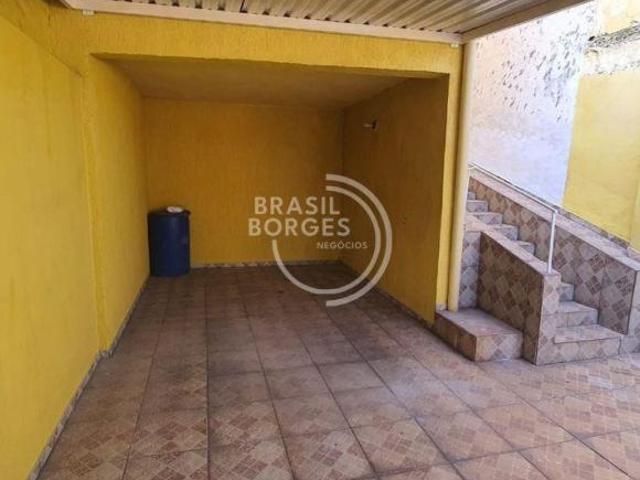 Casa à Venda, 2 Dormitórios, 2 Banheiros, 2 Vagas de Garagem Cobertas