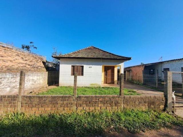 Casa à venda 2 dormitórios 3 vagas no Bairro Lami Porto Alegre RS