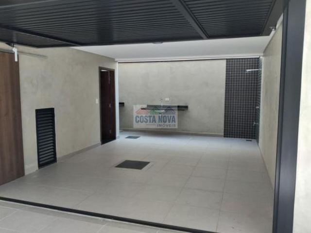 Casa a venda, 2 quartos sendo os 2 suítes, 2 banheiros, 1 vaga de garagem