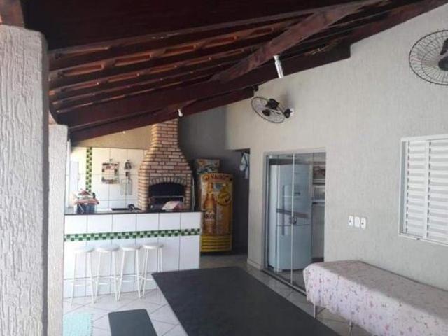 CASA A VENDA 2 quartos, sendo 1 suite, com closet