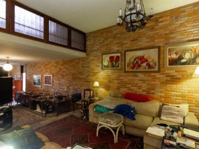 Casa à venda 2 Quartos sendo 1 suítes, 226m², vaga para 4 carros, 4 banheiros Interlagos / Sp