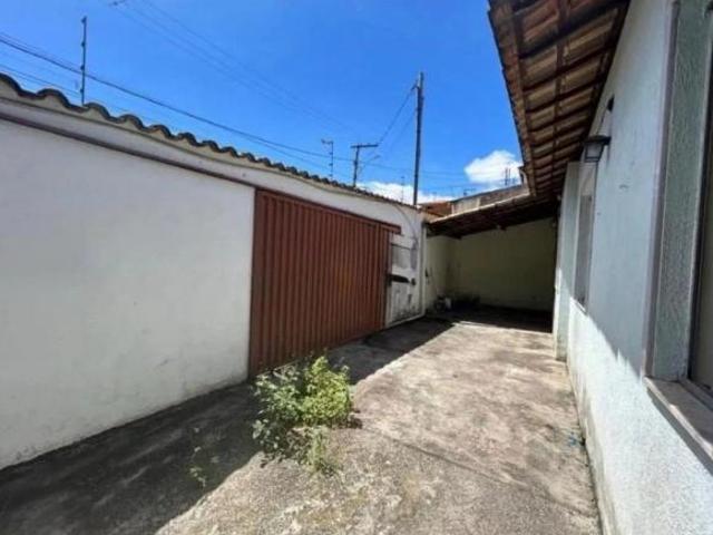 CASA A VENDA | 2 QUARTOS | 1 BANHEIRO | 2 VAGAS